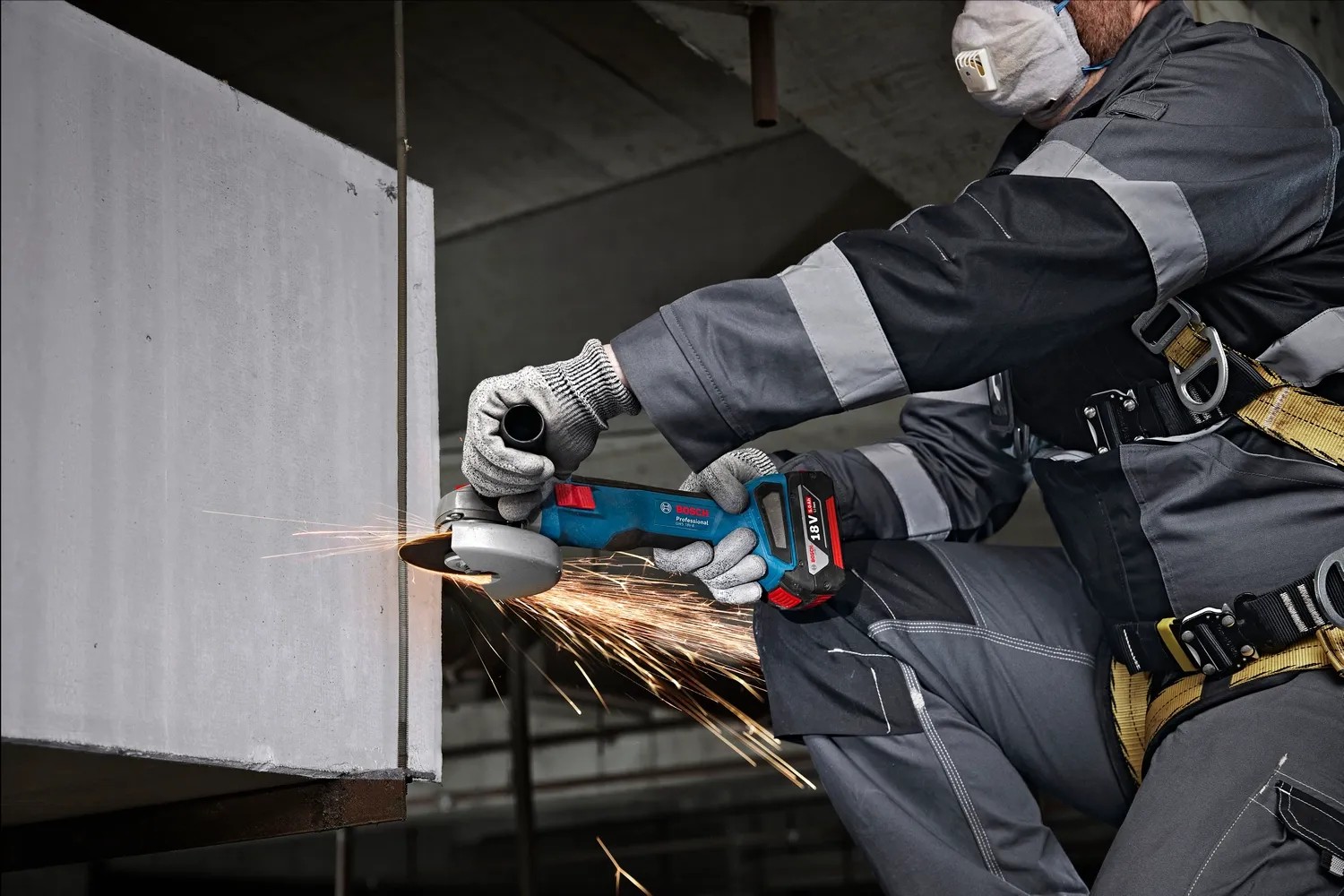 Bosch Professional Aku úhlová bruska GWS 18V-8 s maticí (0.601.9N9.000)