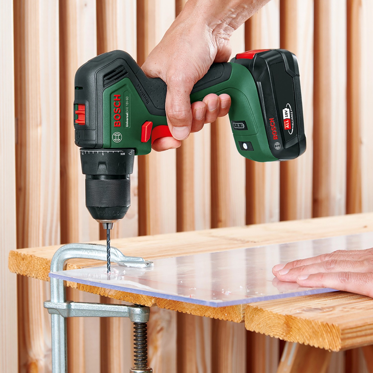 Bosch Aku šroubovák Universal Drill 18V-60, aku 2 x 2,0 Ah + AL18V-20 ...