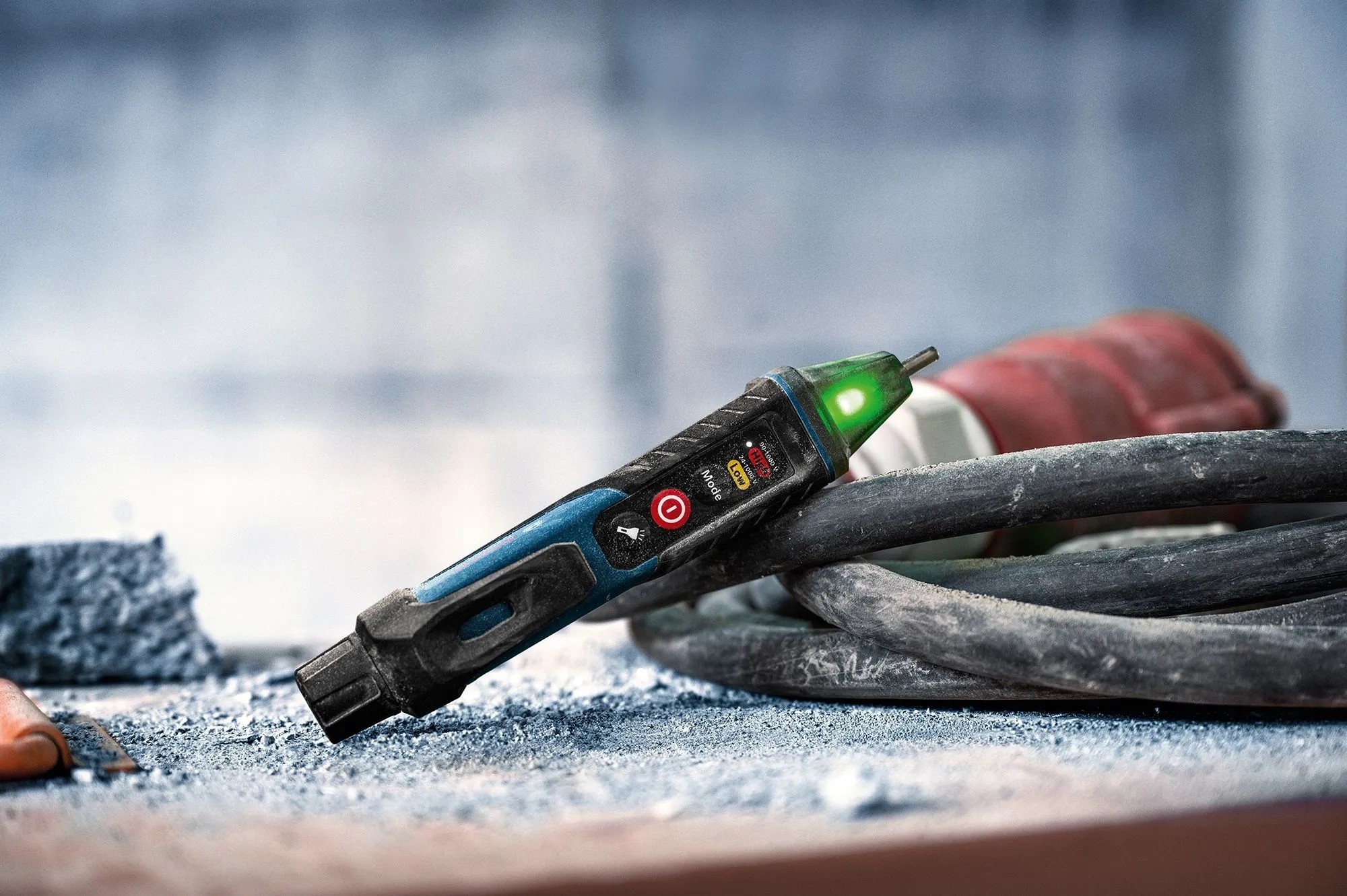 Bosch Professional Bezkontaktní zkoušečka napětí GVD 1000-17 nakoupit u OBI