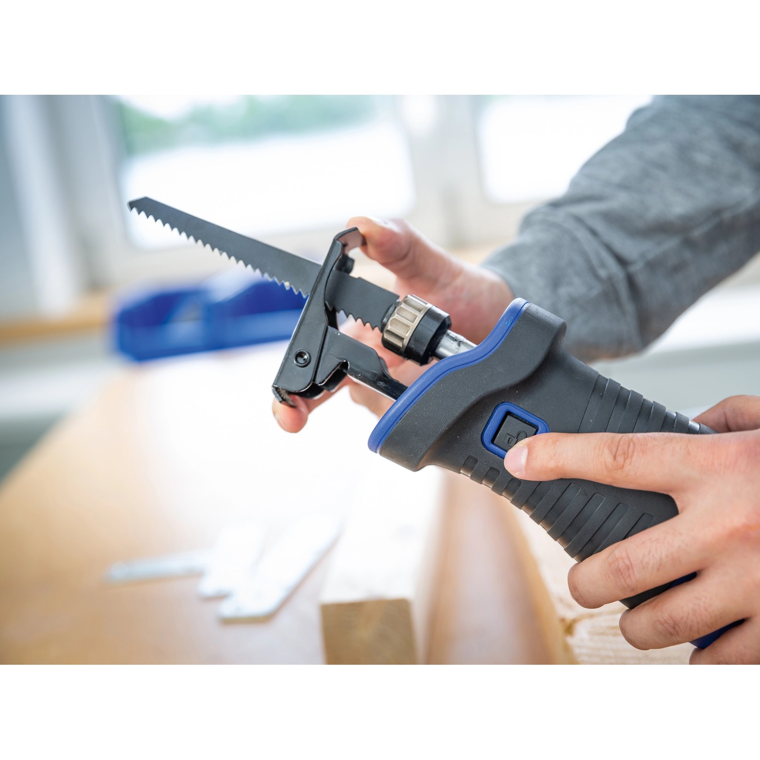 Lux Pila elektrická ocaska 900W nakoupit u OBI