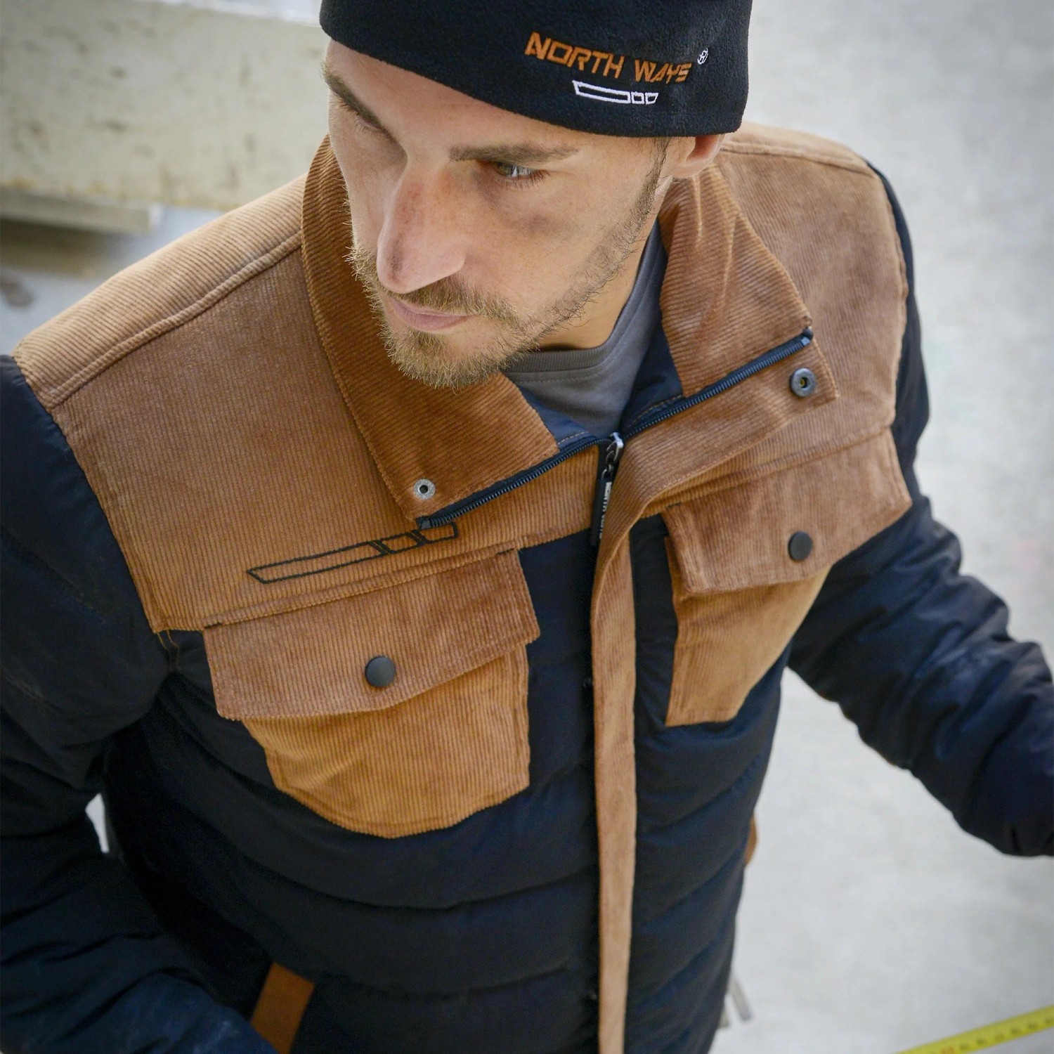 NINE WORTHS Zimní pracovní bunda NICK černá/camel S nakoupit u OBI