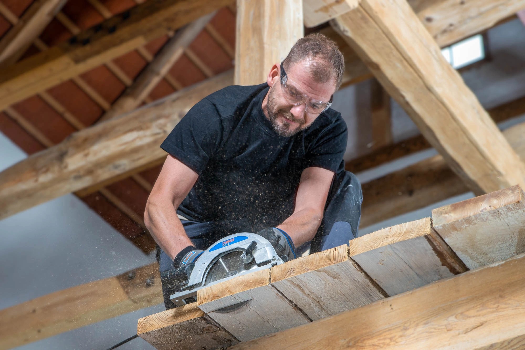 Narex Ruční kotoučová pila EPK 18, 1400 W nakoupit u OBI