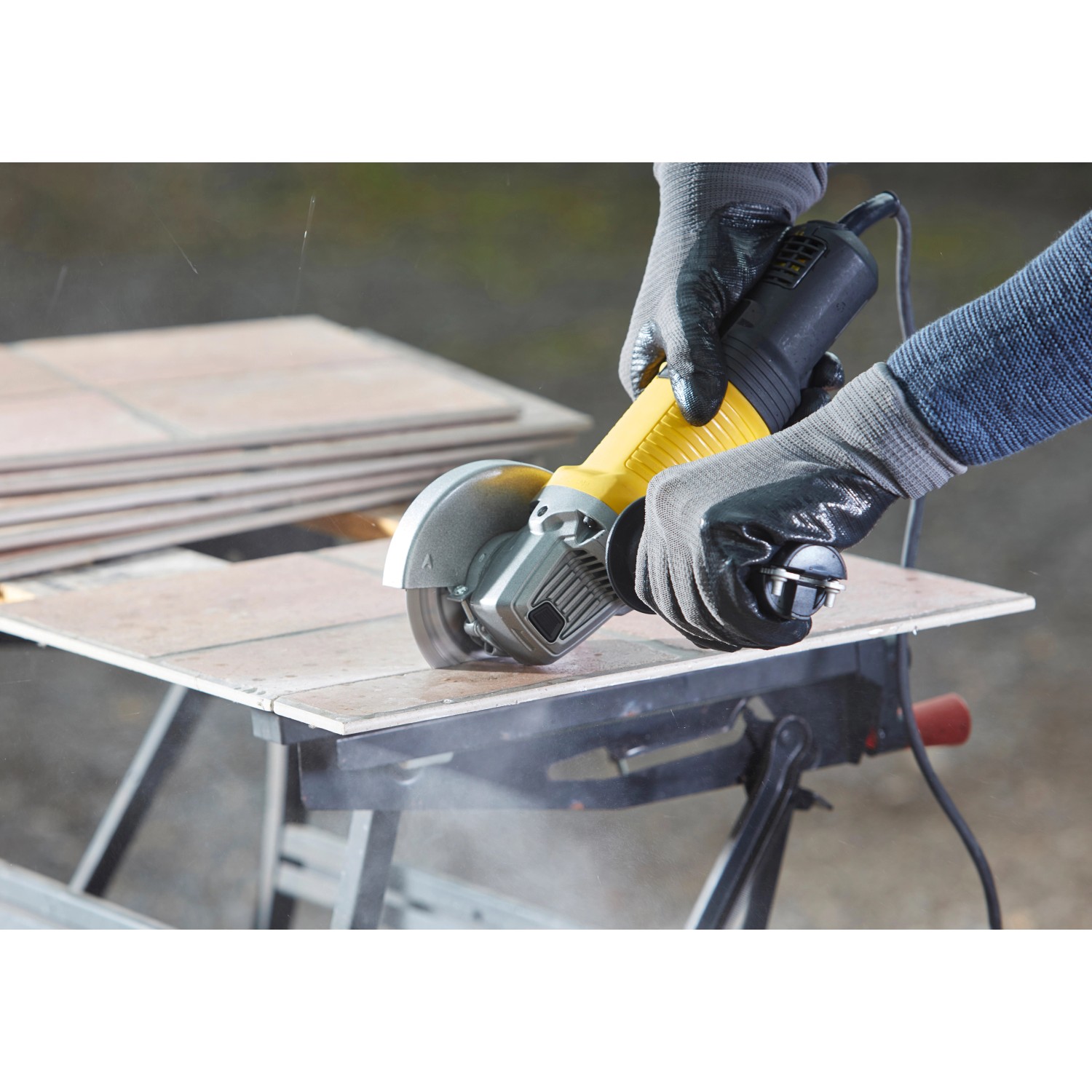 STANLEY FATMAX Úhlová bruska FMEG220-QS nakoupit u OBI