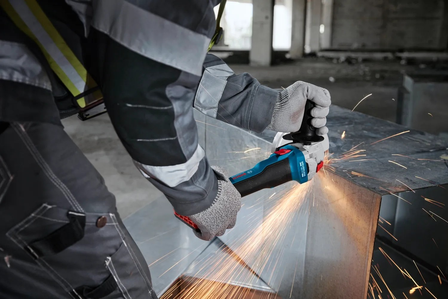 Bosch Professional Aku úhlová bruska GWS 18V-8 s maticí (0.601.9N9.000)