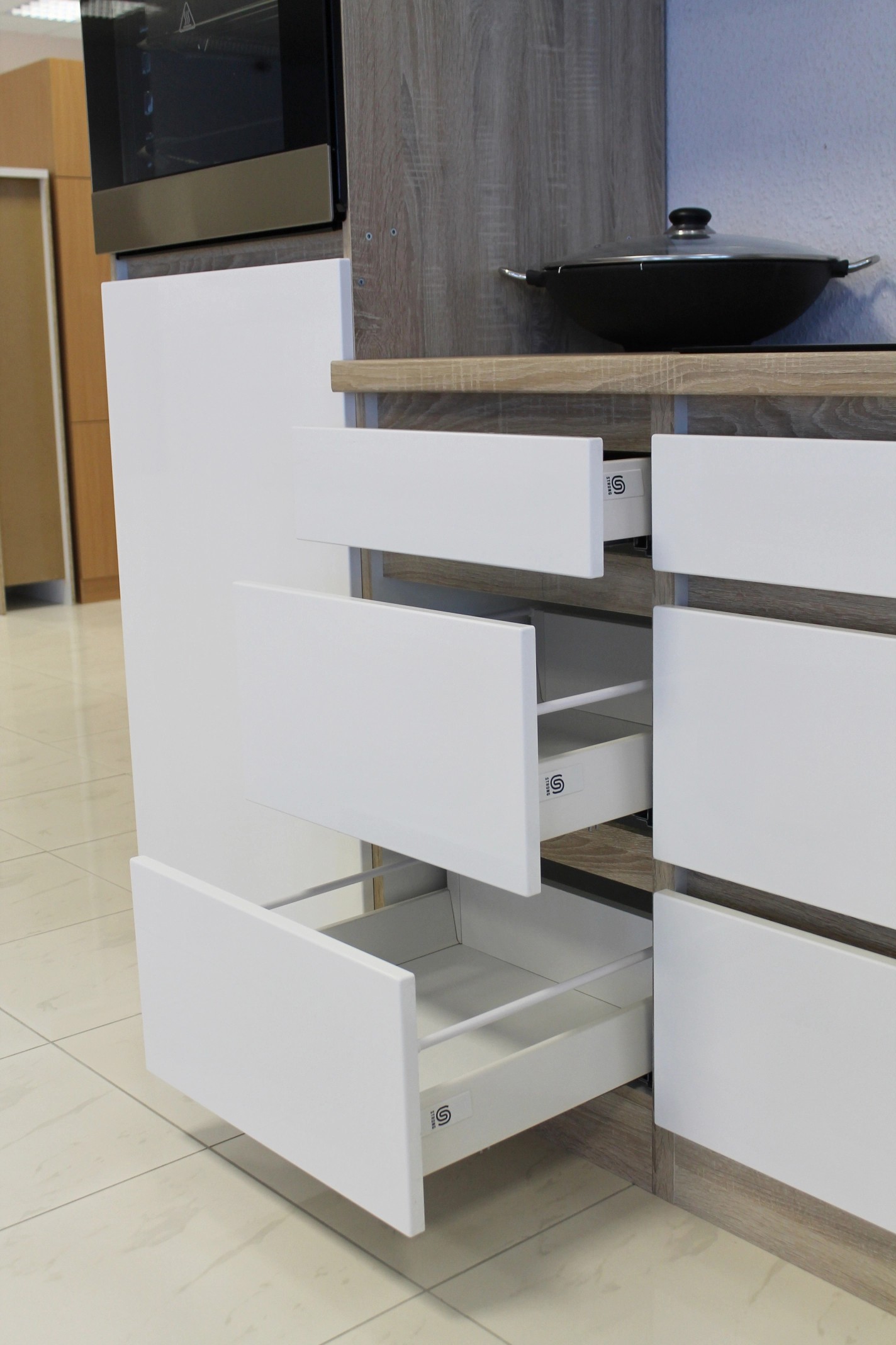 Respekta Kuchyně Lorena mat.bílá/dub 320 cm-trouba, var.deska, lednice ...