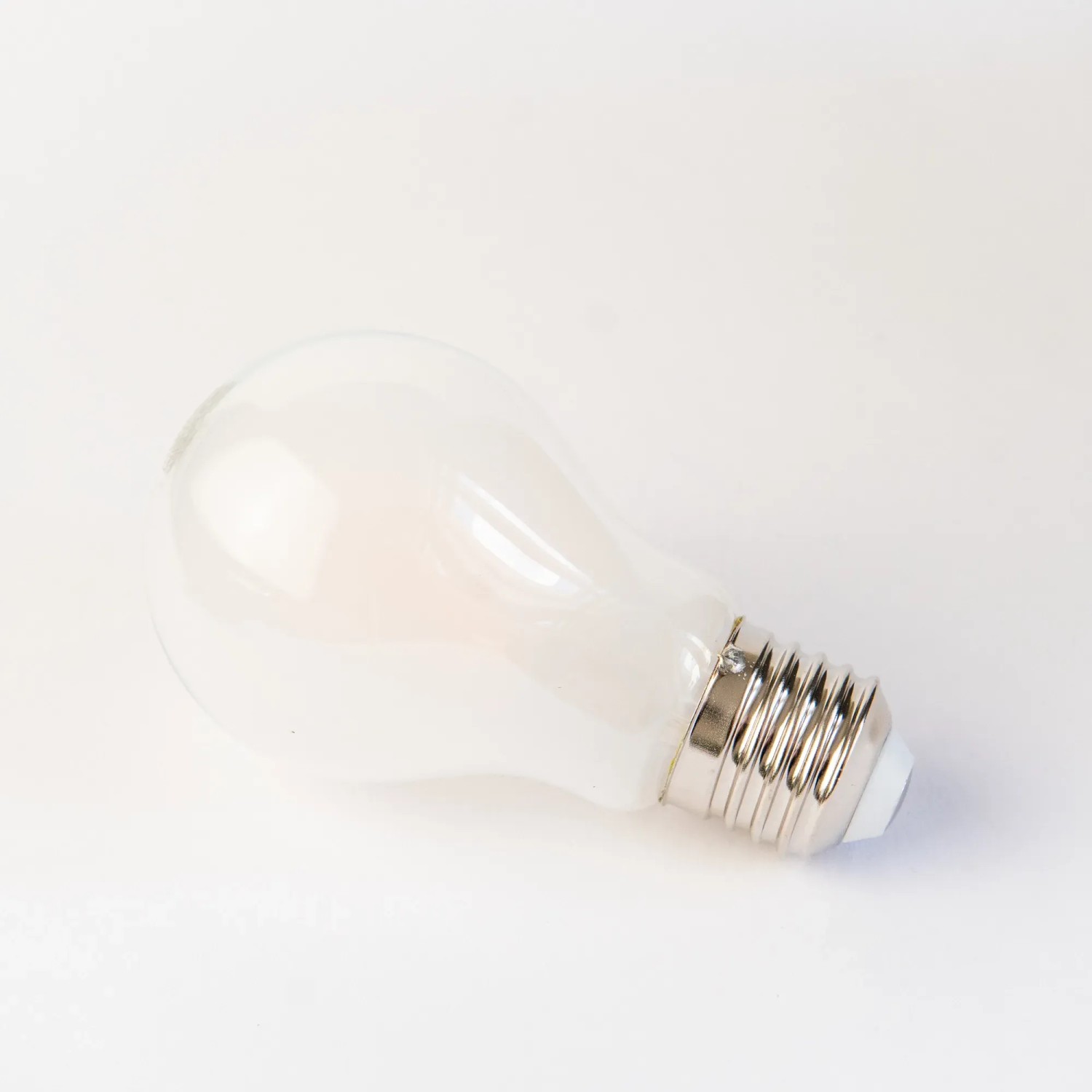 TESLA LED žárovka Filament Bulb Milky A60, E27, 7,2W, 230V, 806lm ...